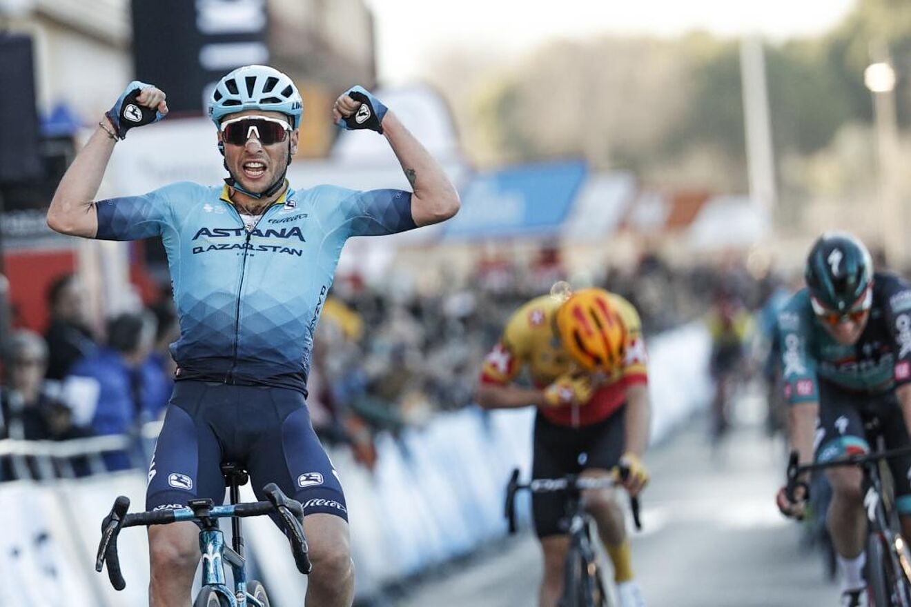 Ciclismo: Simone Velasco retrata al pelotón y triunfa en Sagunto | Marca