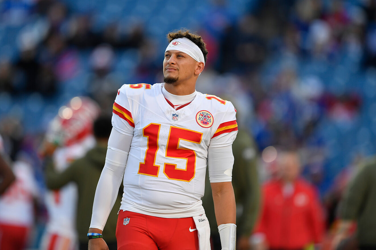 Adam Thielen lashes out at referees and gets Patrick Mahomes in trouble ...