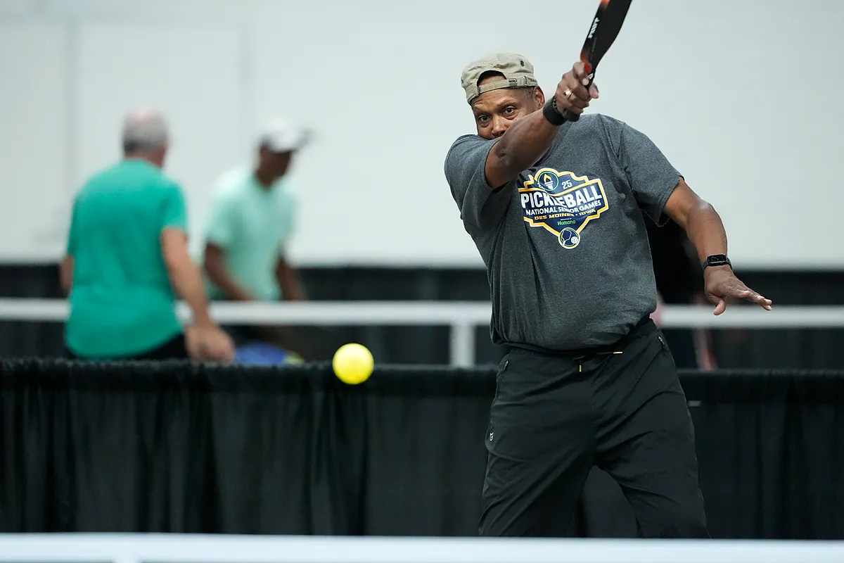Man plunges to his death during pickleball match in tragic incident | Marca