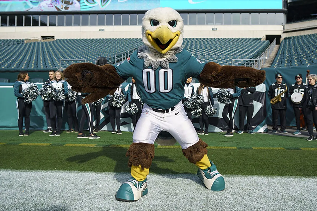 nfl eagles mascot