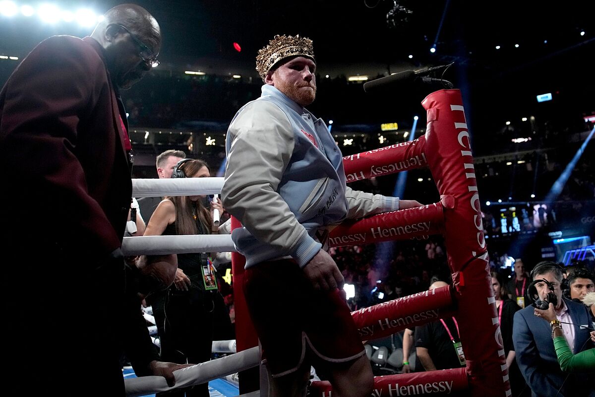 Boxing: Canelo Alvarez passes on Terence Crawford fight, fueling Charlo ...