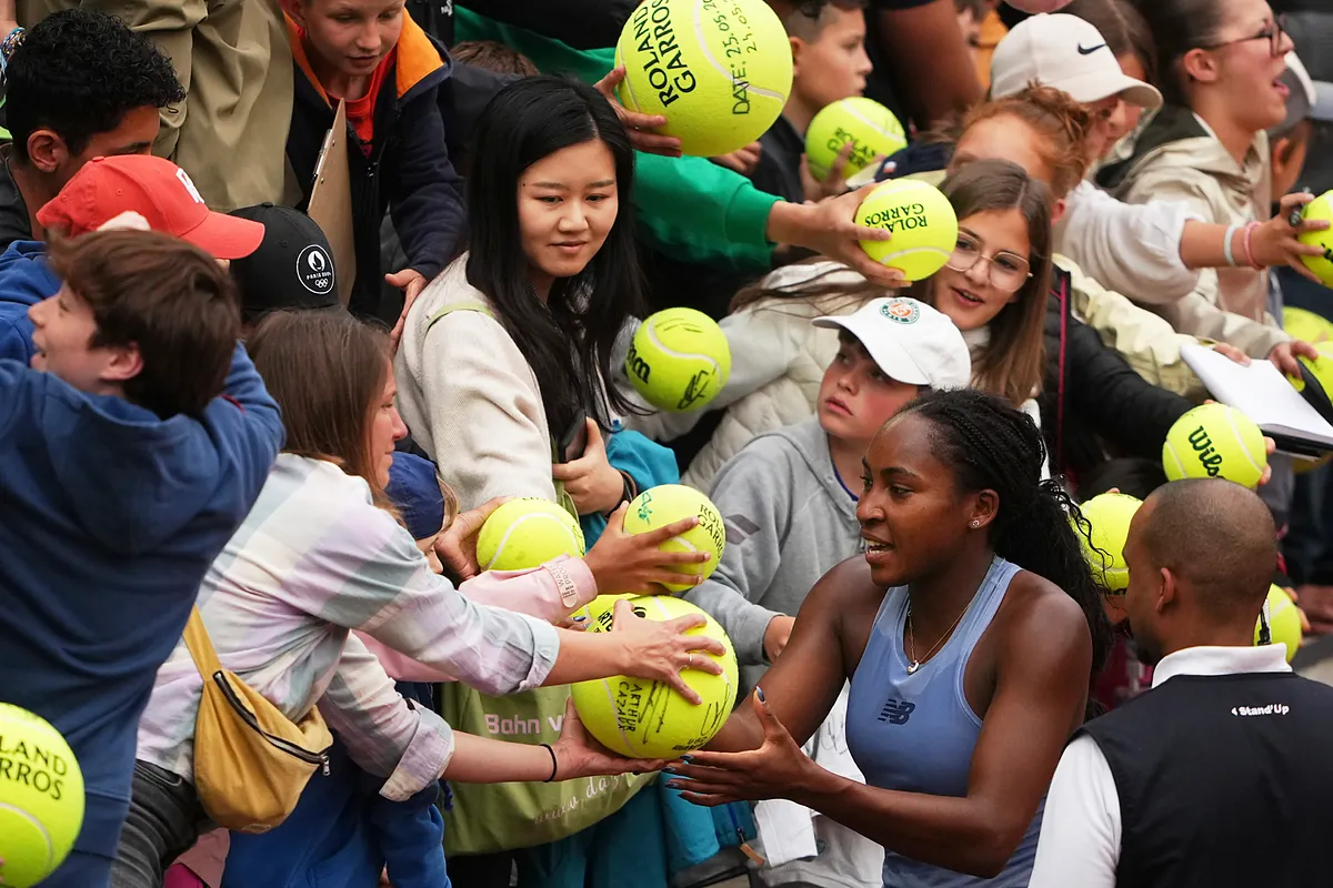 What time is Coco Gauff vs Olivia Gadecki at Roland Garros? TV Channel ...