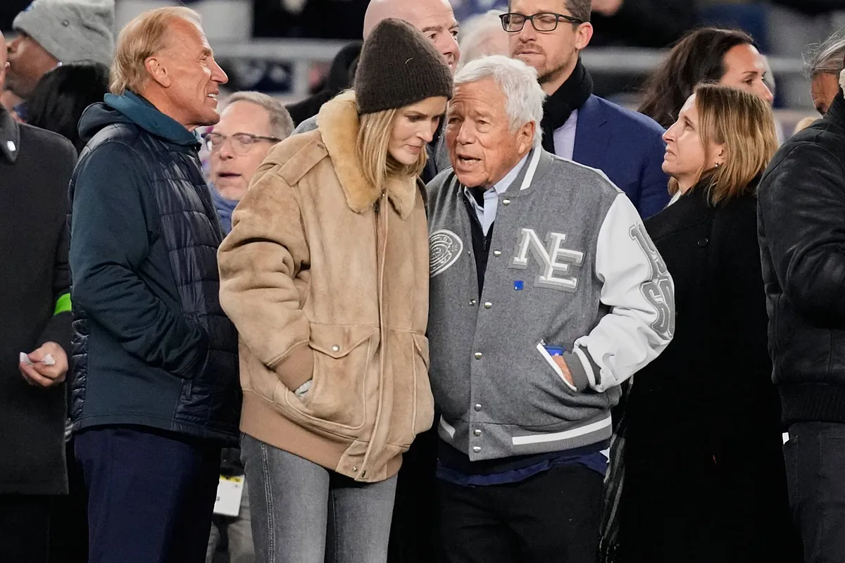 Fans react to Robert Kraft's condition at Patriots-Texans | Marca