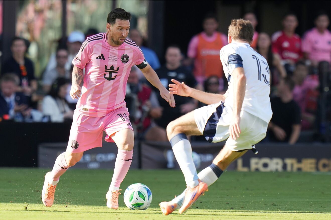 Lionel Messi and Thomas Muller share an unexpected exchange during the ...