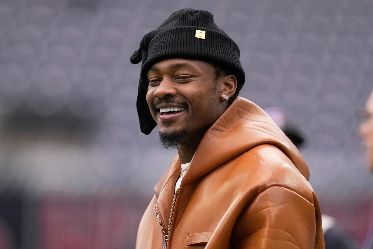 Stefon Diggs' love life gets messier: Side chick goes public amid Cardi ...