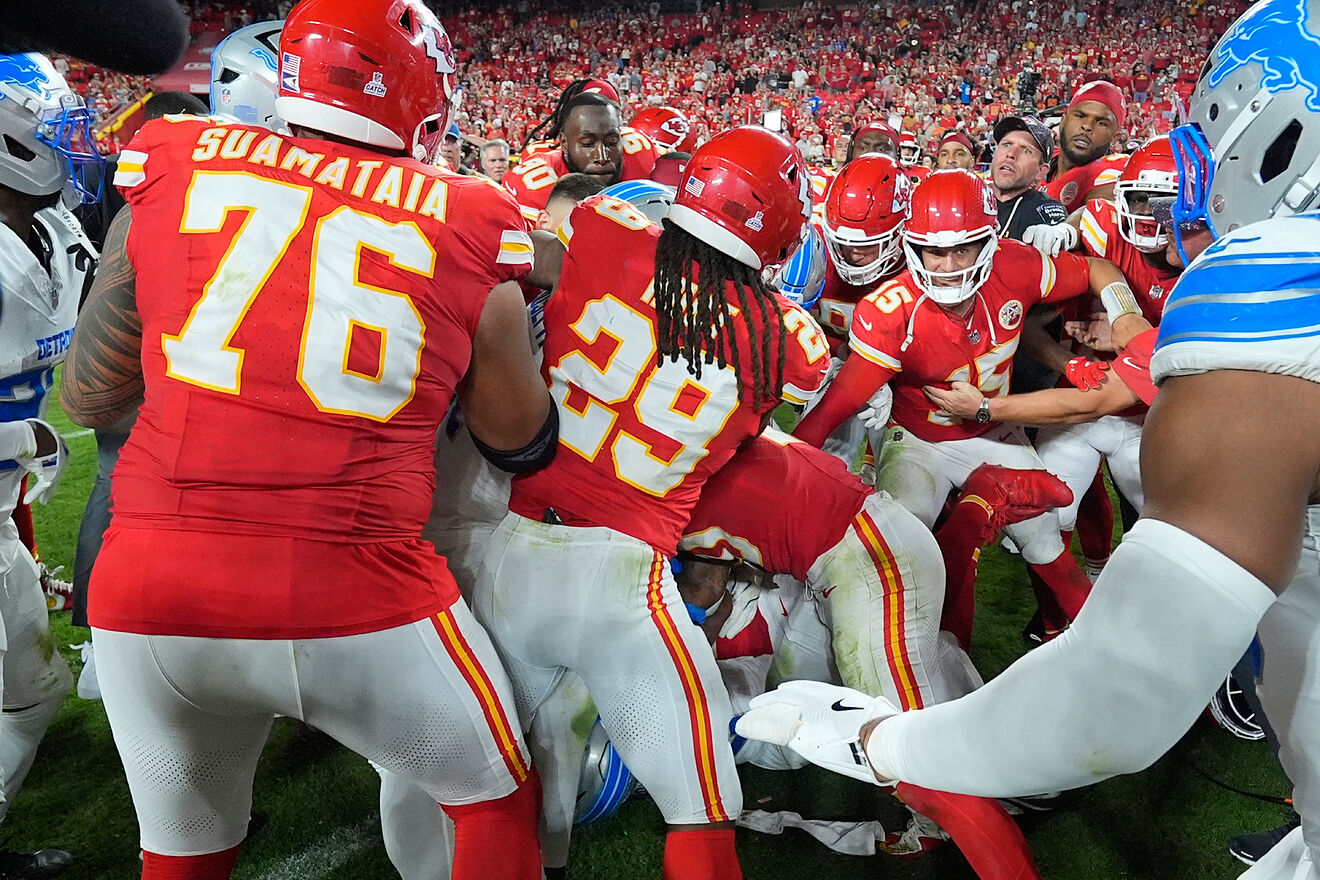 Patrick Mahomes flees the chaos after brawl erupts in Chiefs-Lions ...