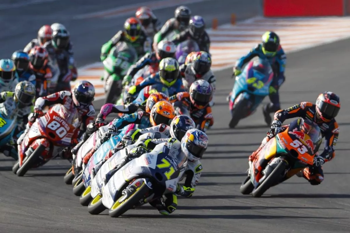 GP Valencia MotoGP 2023: Sasaki gana en Moto3 con Ortolá en el podio | Marca