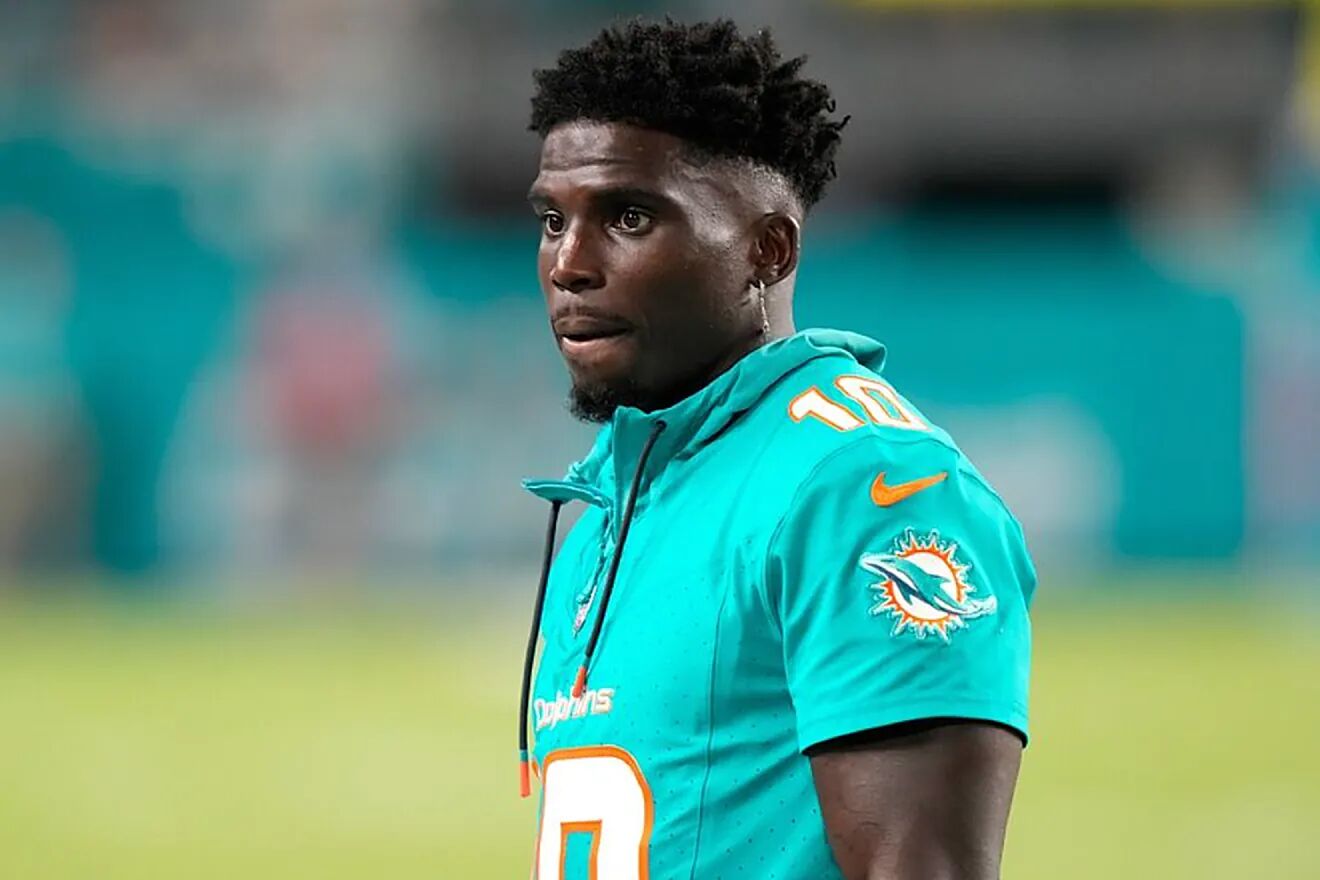 Tyreek Hill reacts to Mike McDaniel's dismissal from the Dolphins and ...