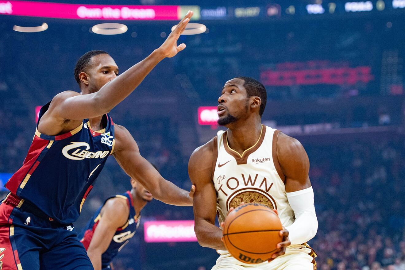 A former Laker accuses the Warriors of being hostile toward Jonathan ...