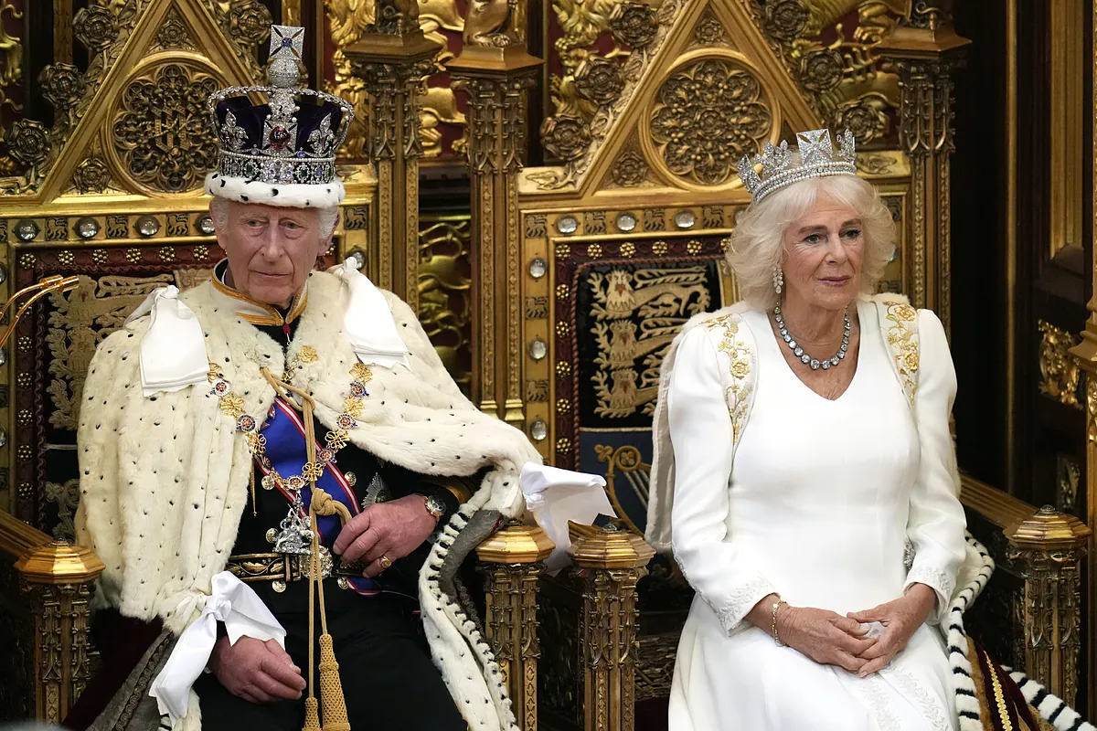 King Charles shows his angry side after Camilla is left struggling by a ...
