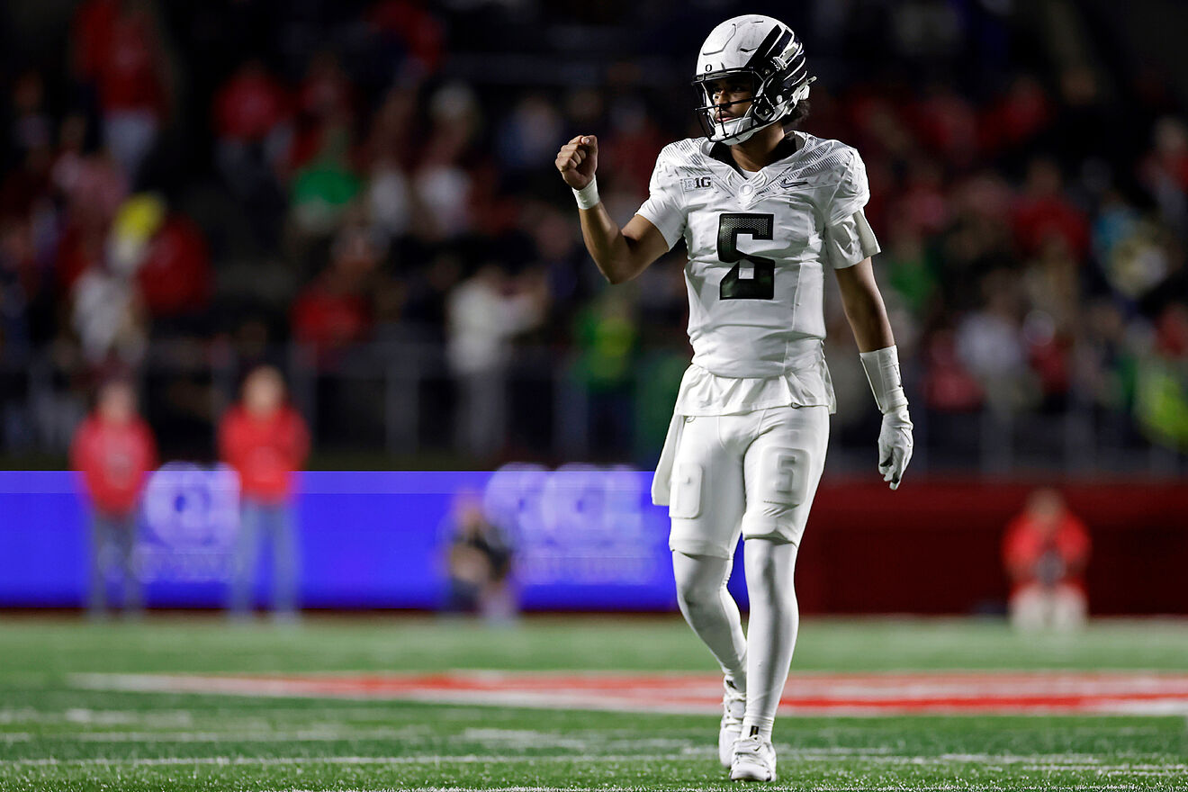 Patrick Mahomes shocks fans by picking Oregon's Dante Moore over ...