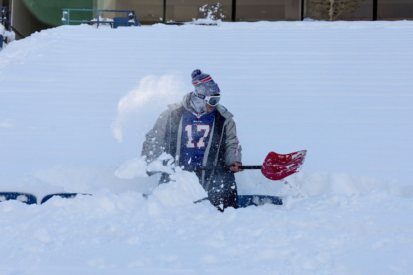 Bills pay fans to clear snow ahead of emotional stadium farewell | Marca