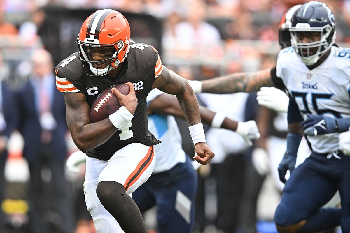 Chubb-less Browns roll through Titans, who put up less than 100 ...