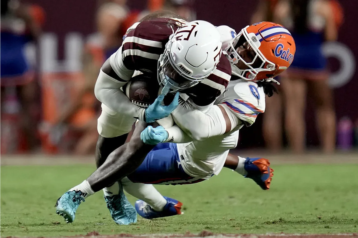 Le'Veon Moss injury sparks concern, but Texas A&M still hopeful for his ...