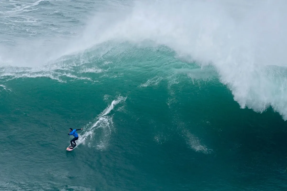 Surfer suffers shocking accident while chasing the biggest wave of the ...
