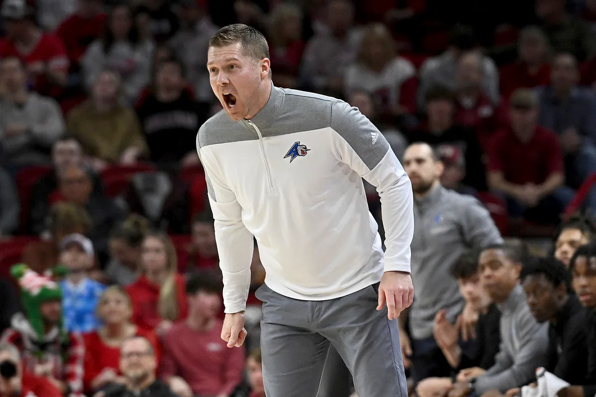 Mike Morrell explodes so much over a missed call that security has to ...