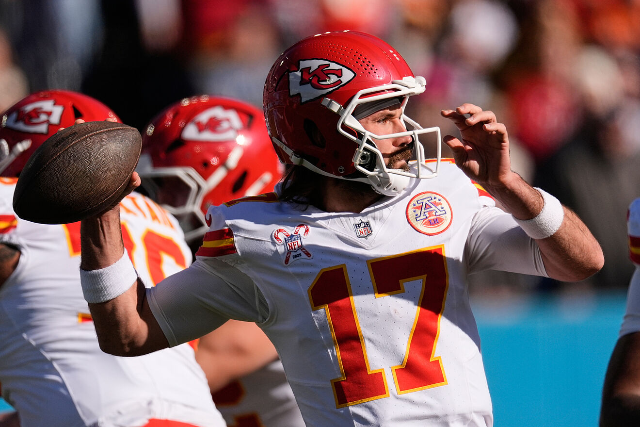 Chiefs catch a break: Gardner Minshew avoids ACL tear, Shane Buechele ...
