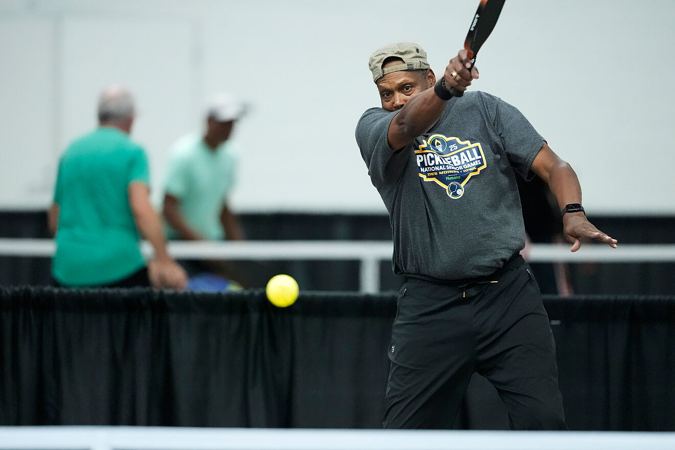 Man plunges to his death during pickleball match in tragic incident | Marca