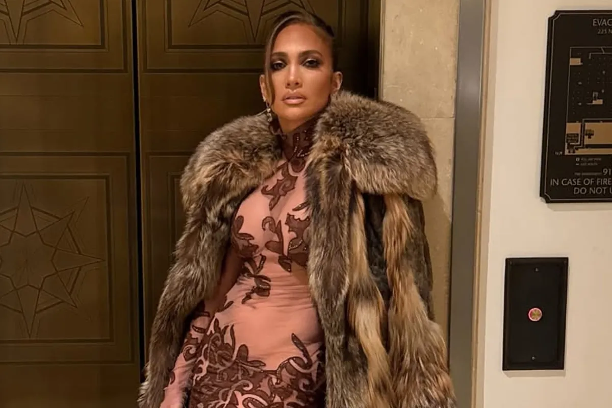 Jennifer Lopez gets caught being rude to a red carpet favorite in ...