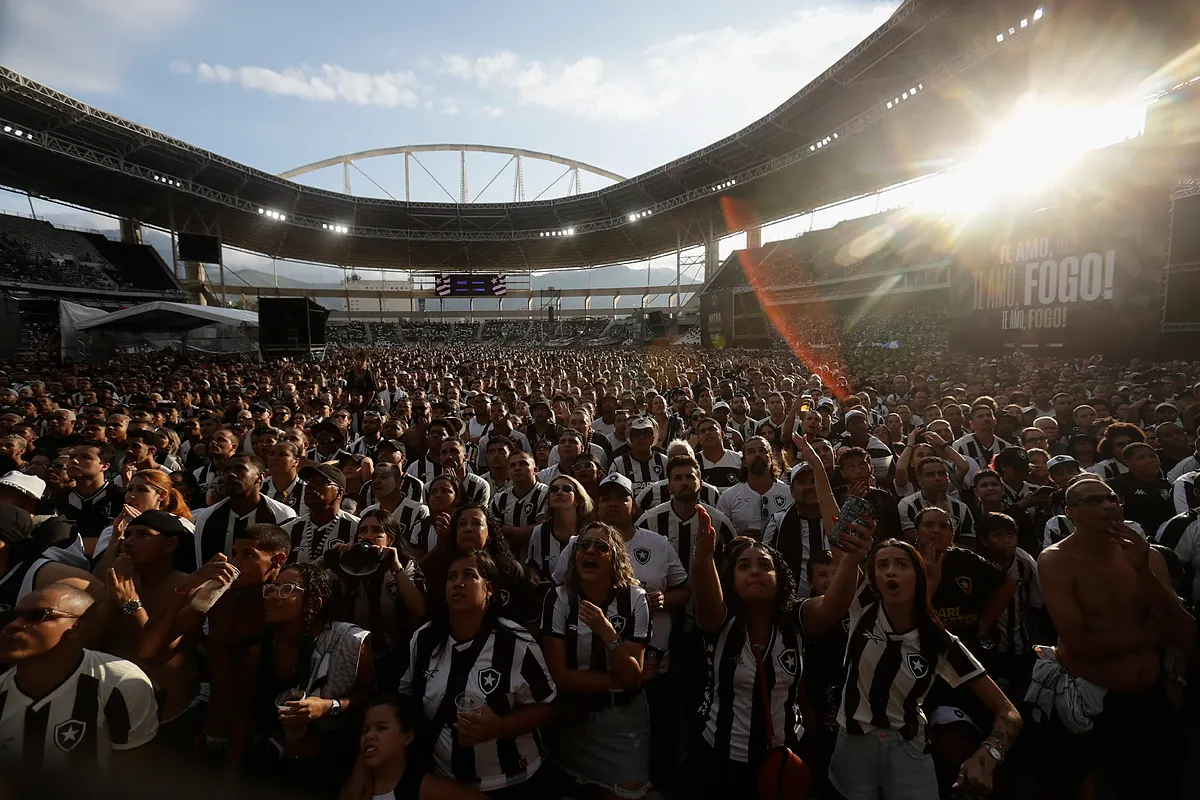Atlético Mineiro captain Hulk received a ridiculous yellow card from ...
