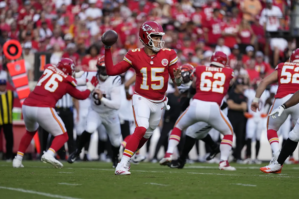 Video mocking Patrick Mahomes' "referee help" hilariously breaks the ...
