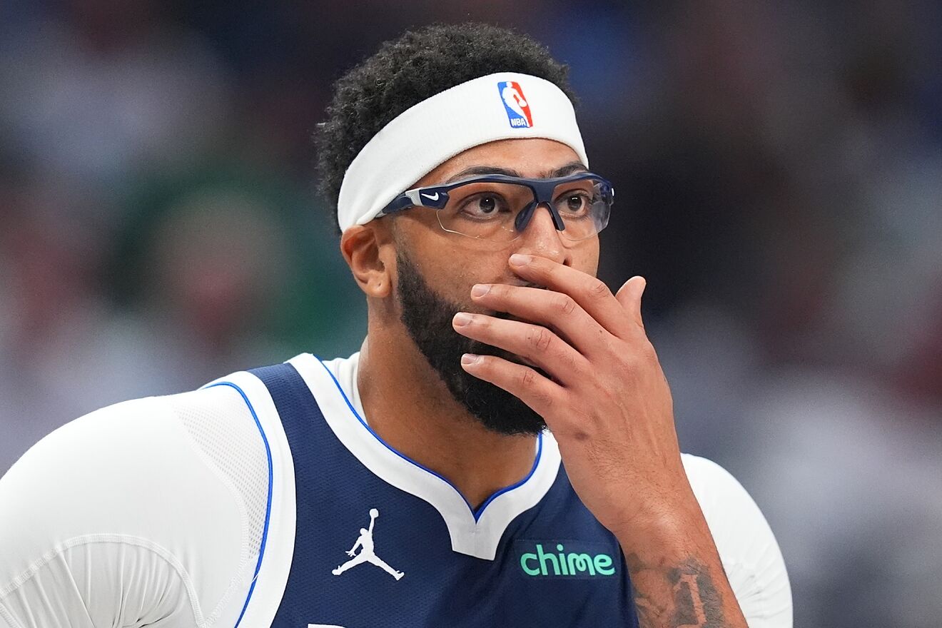 Anthony Davis' time in Dallas may be over as surgery and trade talks ...