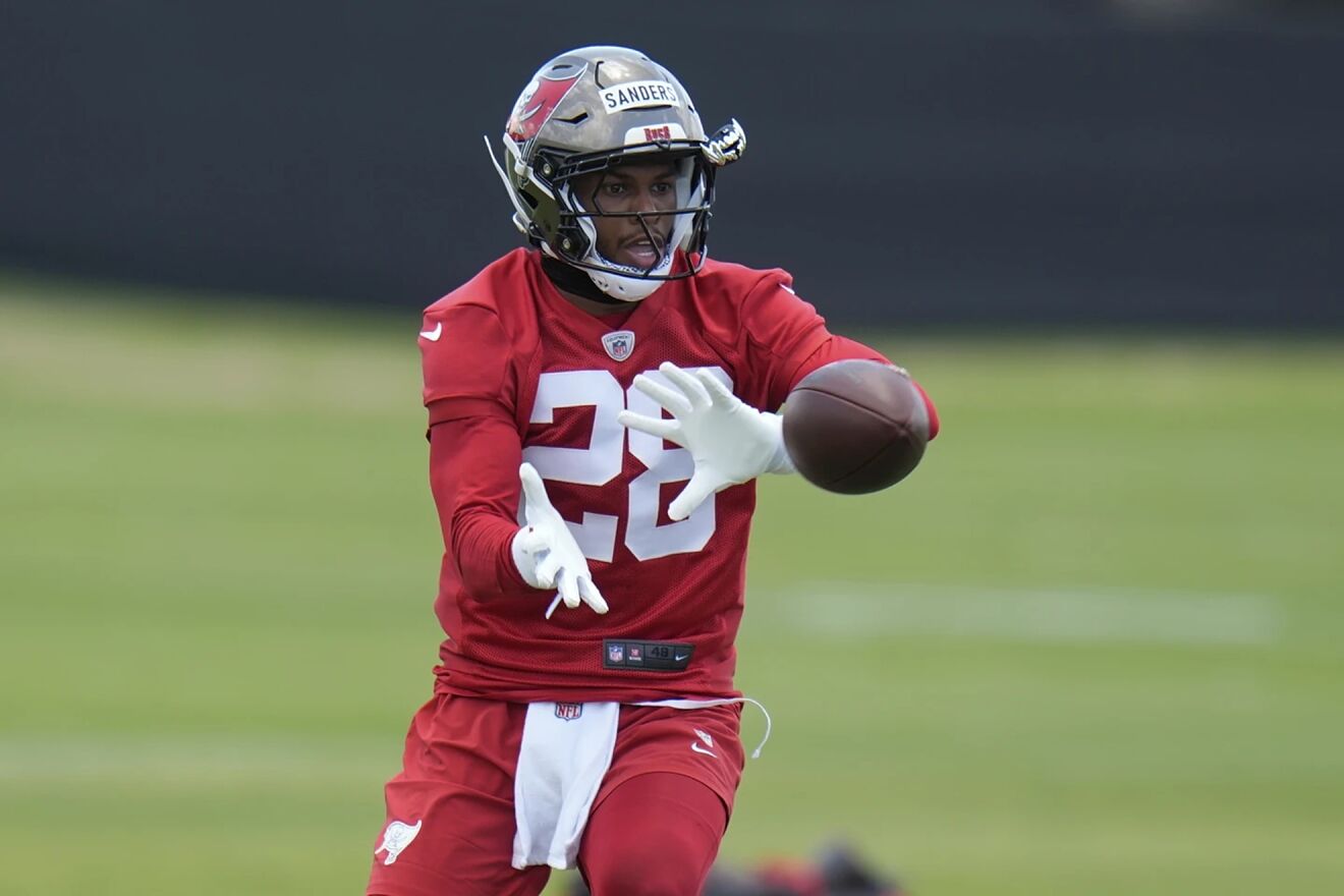 Shilo Sanders turns heads at Buccaneers rookie camp with leadership ...