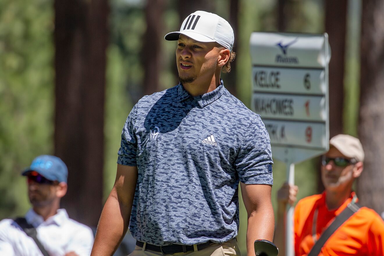 Patrick Mahomes has peaceful golf time disrupted as children Bronze and ...