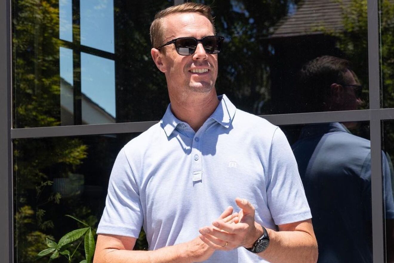 Retired quarterback Matt Ryan sneaks his way into CBS' "NFL Today ...