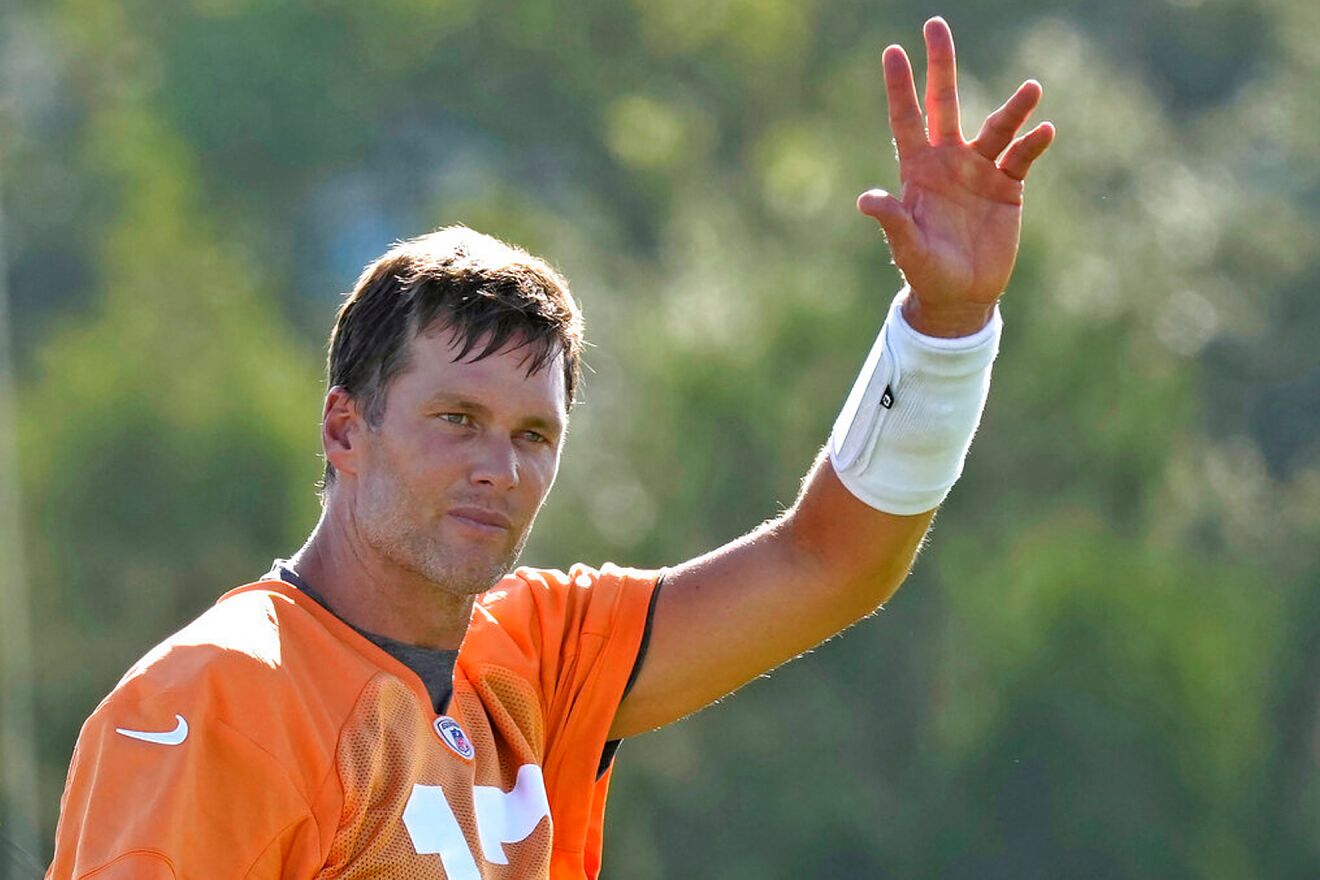 Tom Brady is getting closer to playing again, and fans are losing their ...