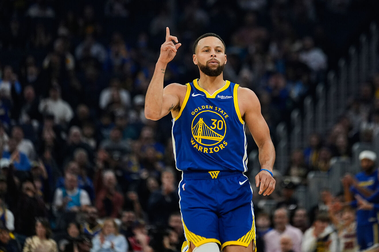 Golden State Warriors' Stephen Curry sets new 3-point record in NBA ...