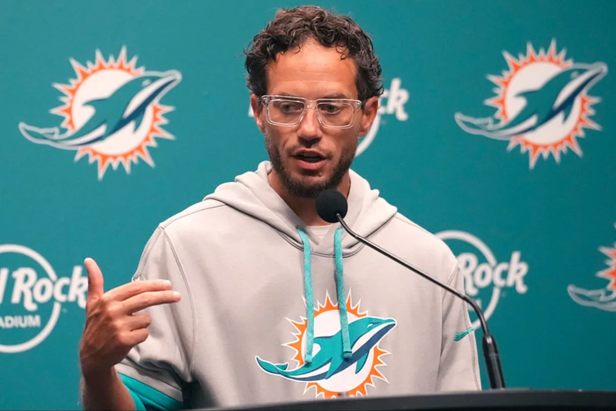 Dolphins extend coach Mike McDaniel's contract amidst historic success ...