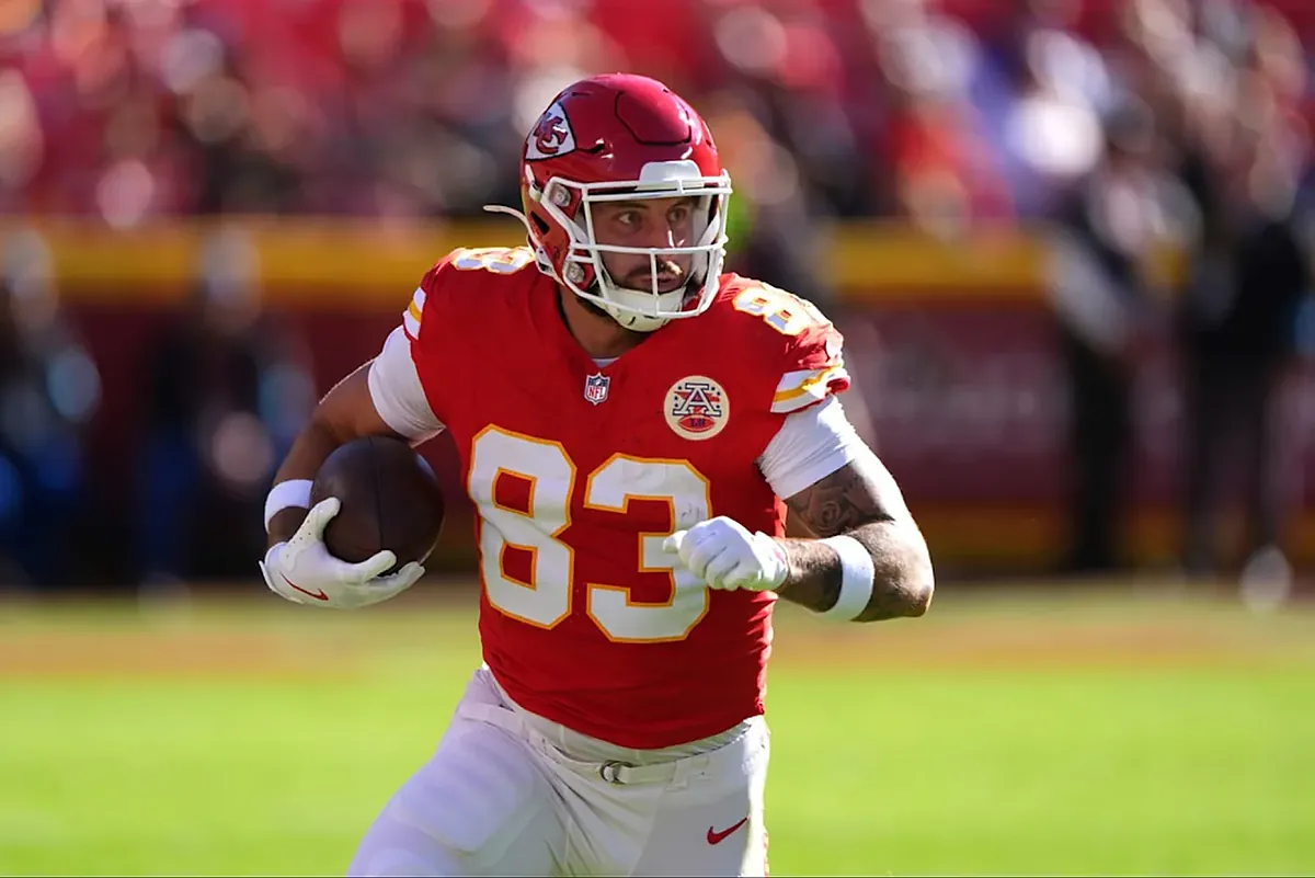 Noah Gray follows in the footsteps of Travis Kelce on the Chiefs... and ...