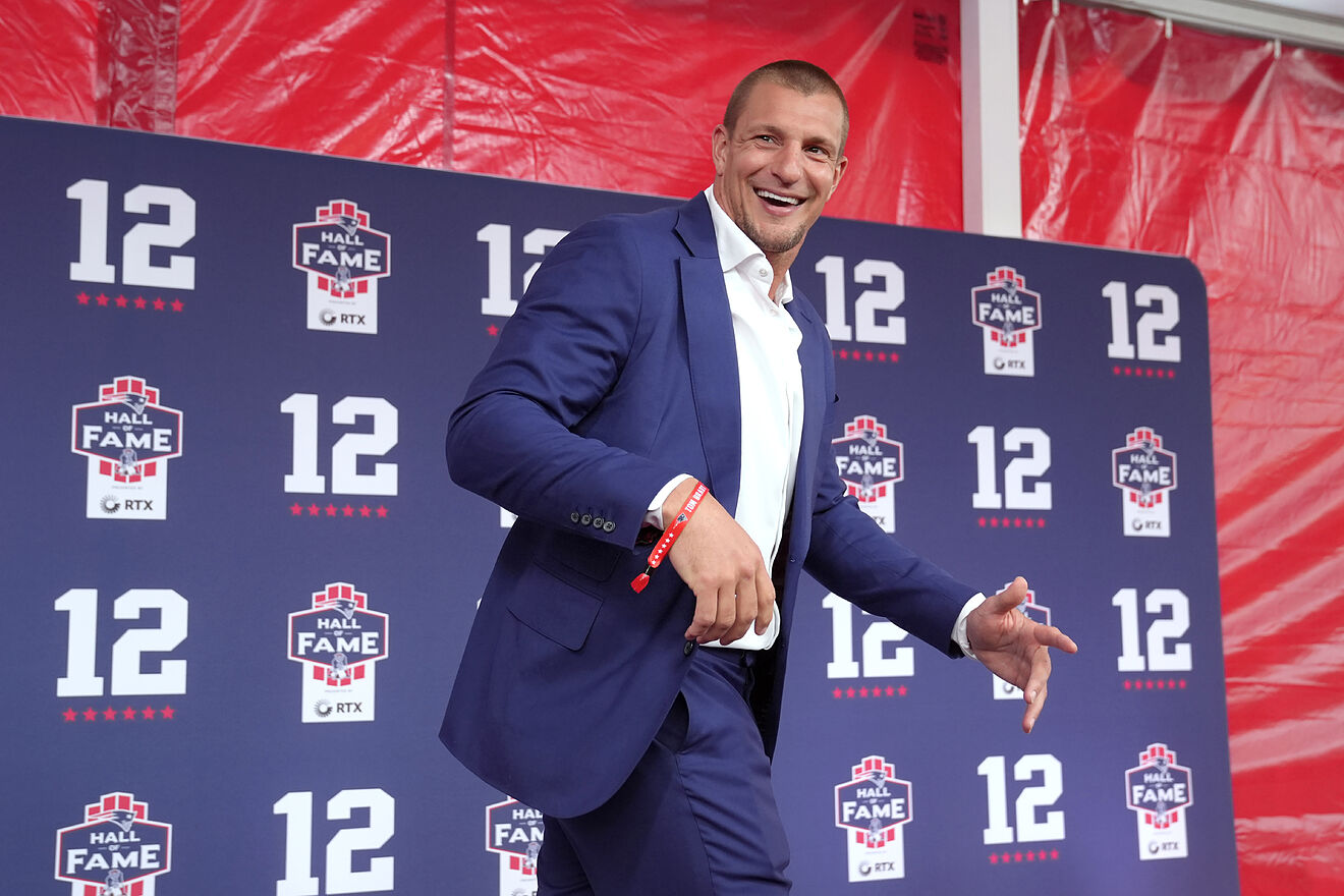 Rob Gronkowski challenges Shaquille O'Neal to a fight after Mike Tyson ...