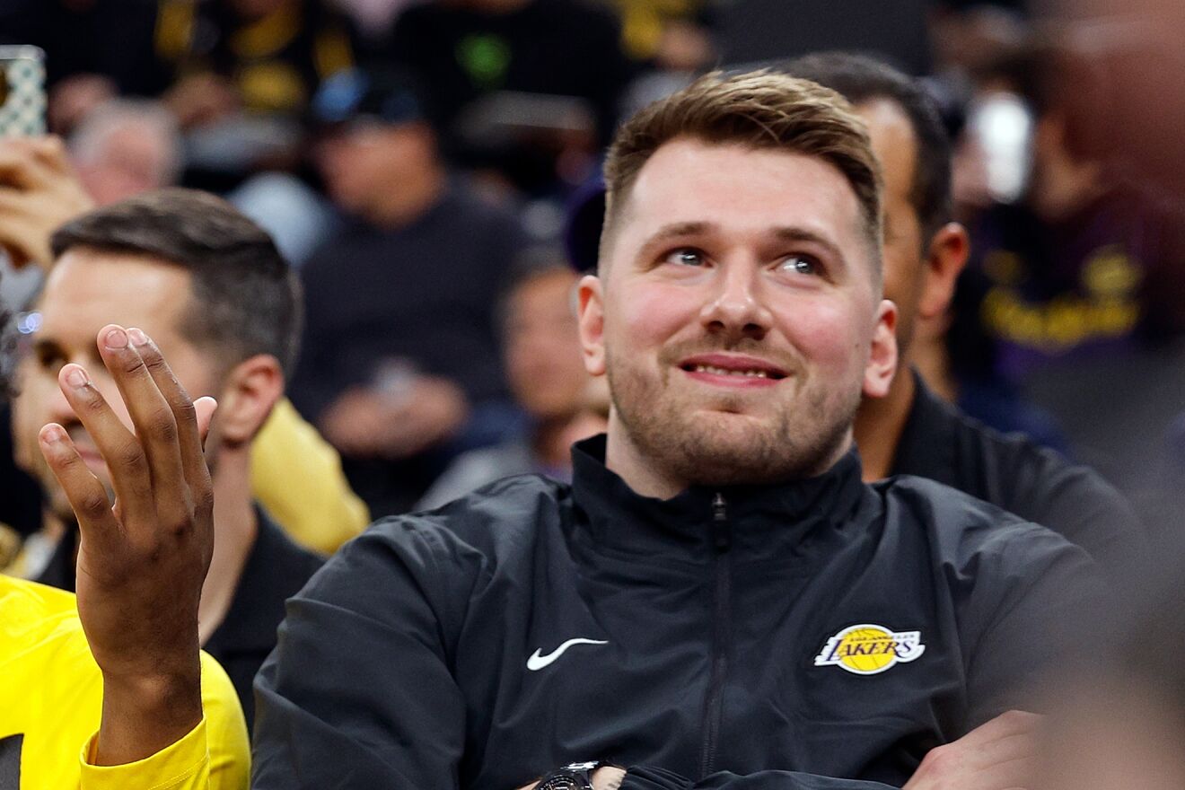 Luka Doncic caught laughing at Draymond's missed layup | Marca