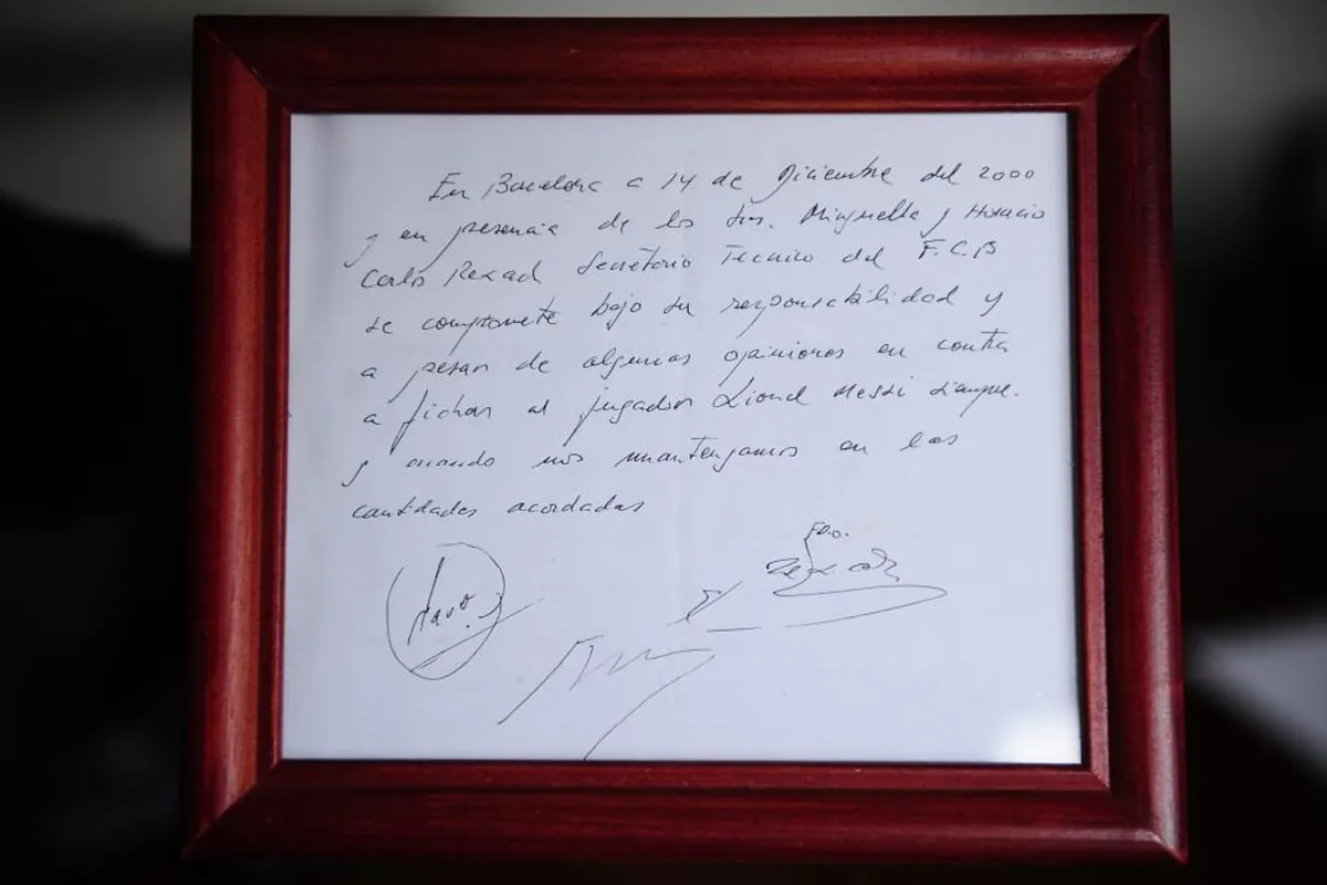 The napkin bearing Messi's first contract is auctioned for 950,000 ...