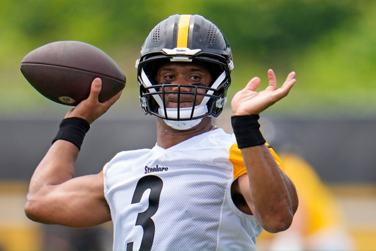 Steelers' Russell Wilson scores touchdown with Pittsburgh kids with ...