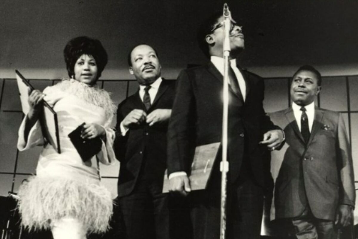 Who was the first singer to participate in the iconic halftime show ...