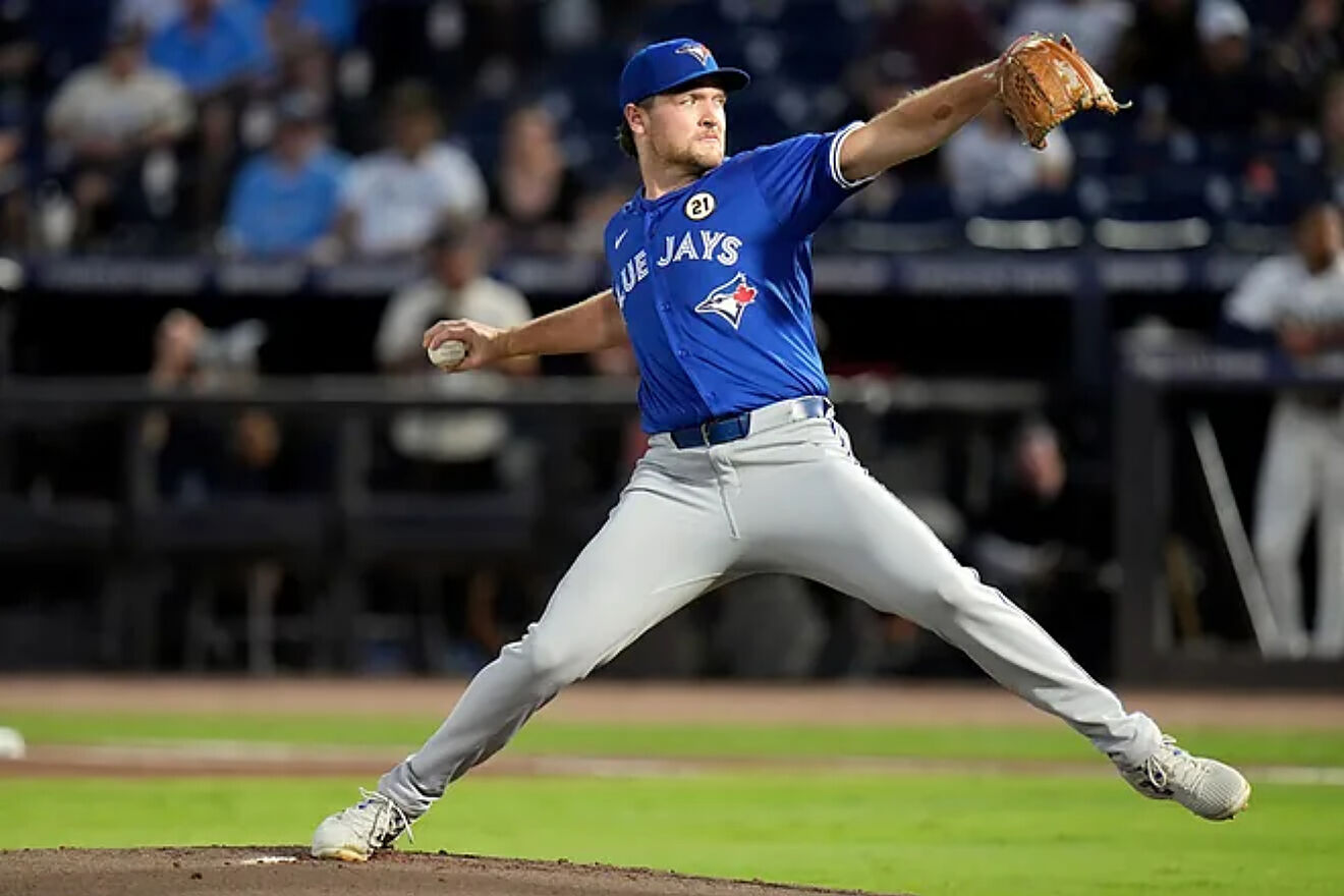 Pitcher's dad cries after son makes MLB history | Marca