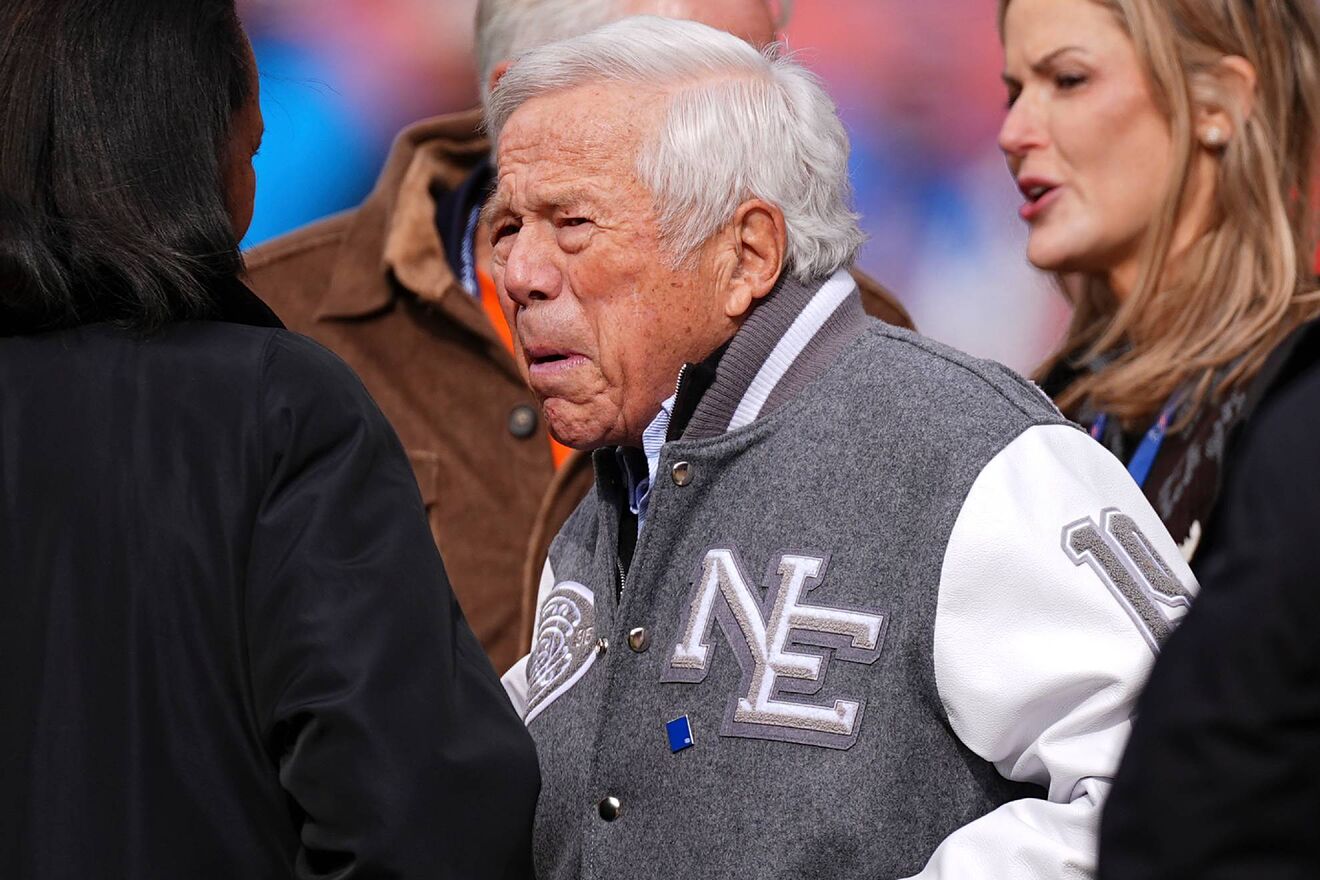 How Robert Kraft has become a more successful owner than Jerry Jones in ...
