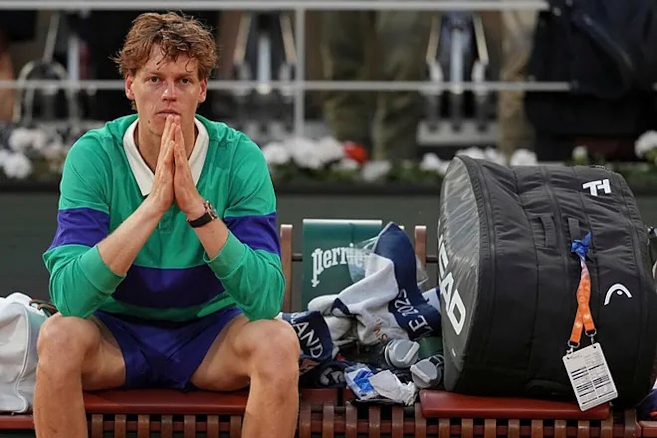 The heartbreaking image of Jannik Sinner after losing the Roland Garros ...