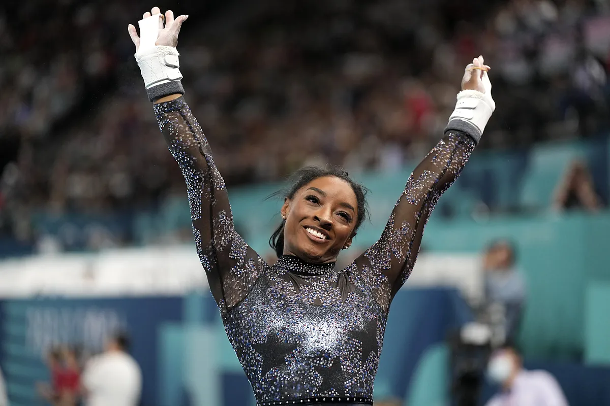 Simone Biles' bizarre way of speaking at traditional Kentucky Derby ...