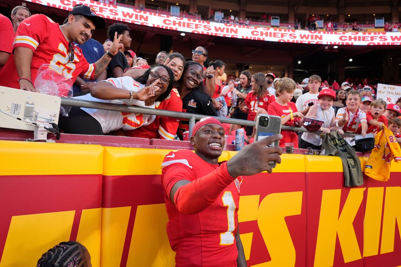 Xavier Worthy injury update: Will he play today with the Chiefs in Week ...