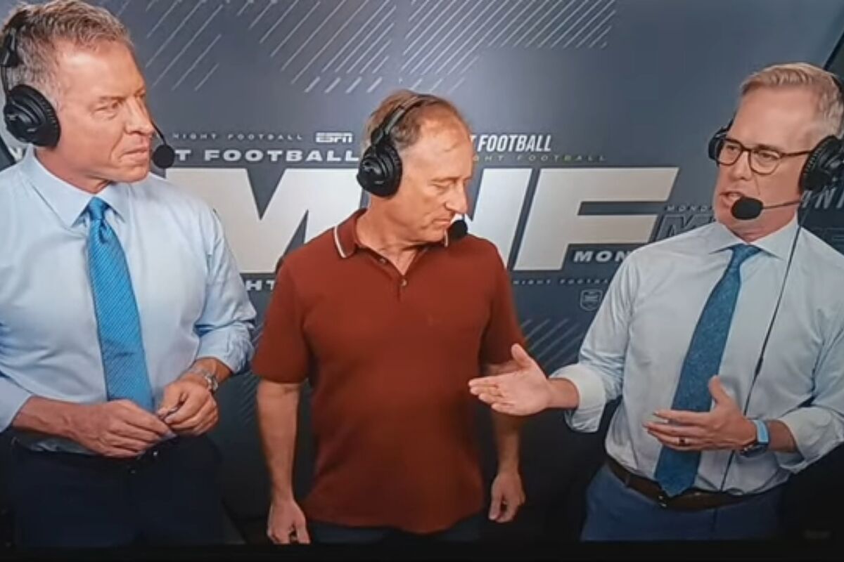 Awkward handshake between Josh Harris and Joe Buck steals the show in ...