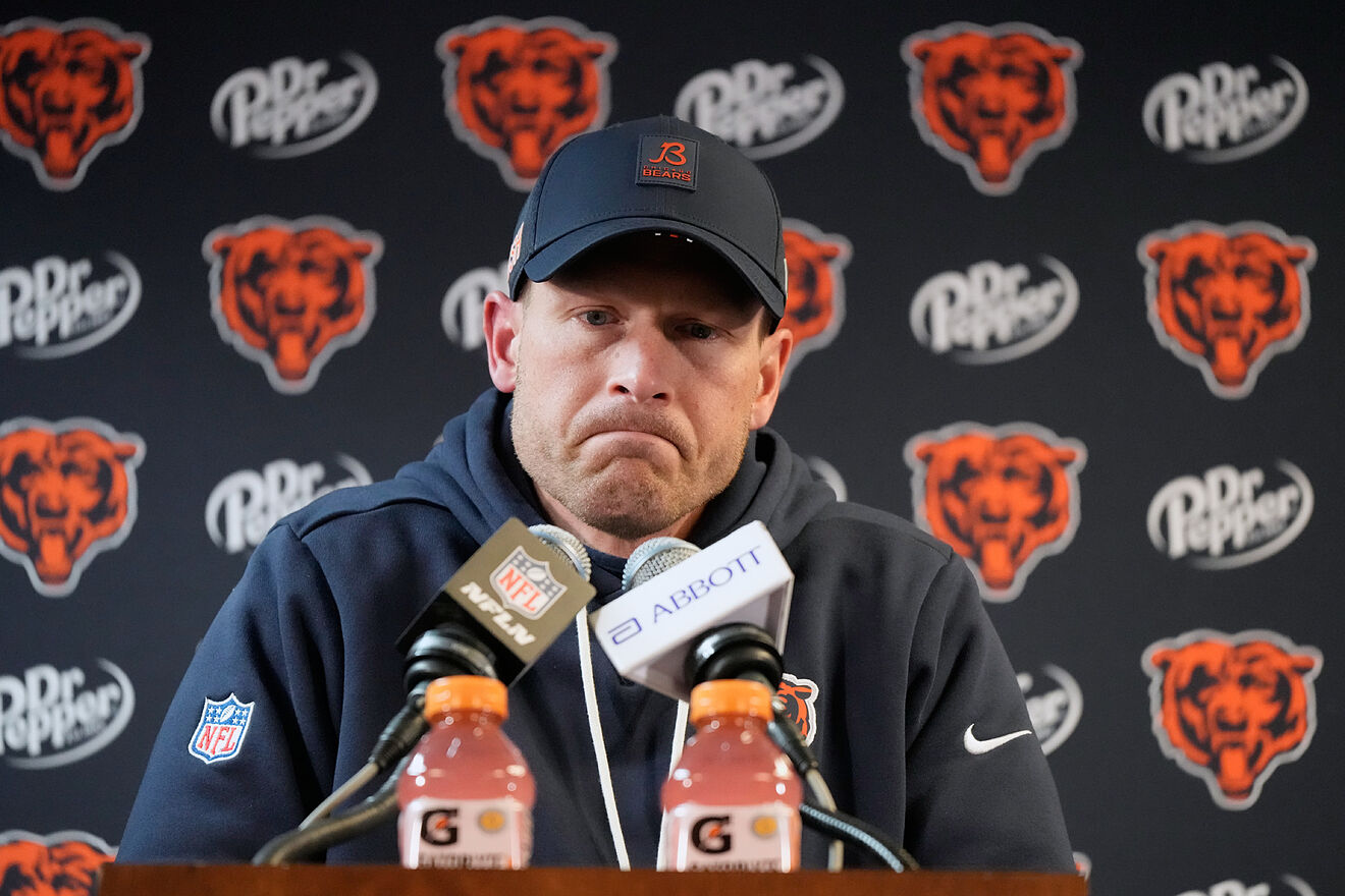 Ben Johnson reflects a frustrated locker room as Jonathan Owens leaves ...