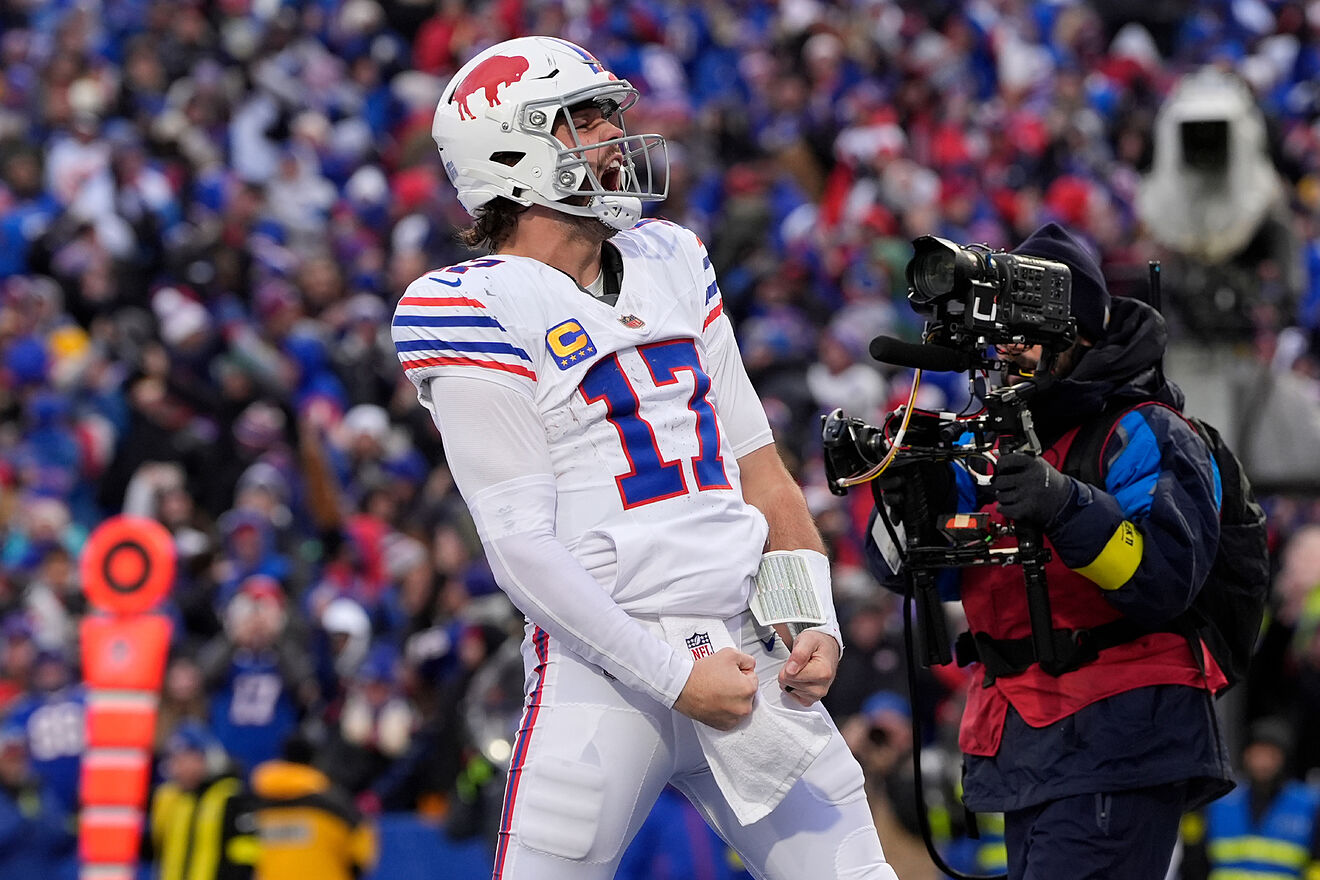 Bills' Josh Allen snatched a record from Tom Brady and Peyton Manning ...