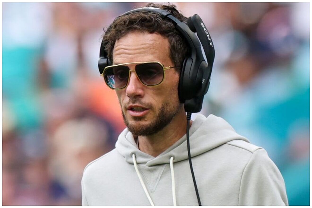 Mike McDaniel can't relax just yet, Dolphins fans send him a warning ...