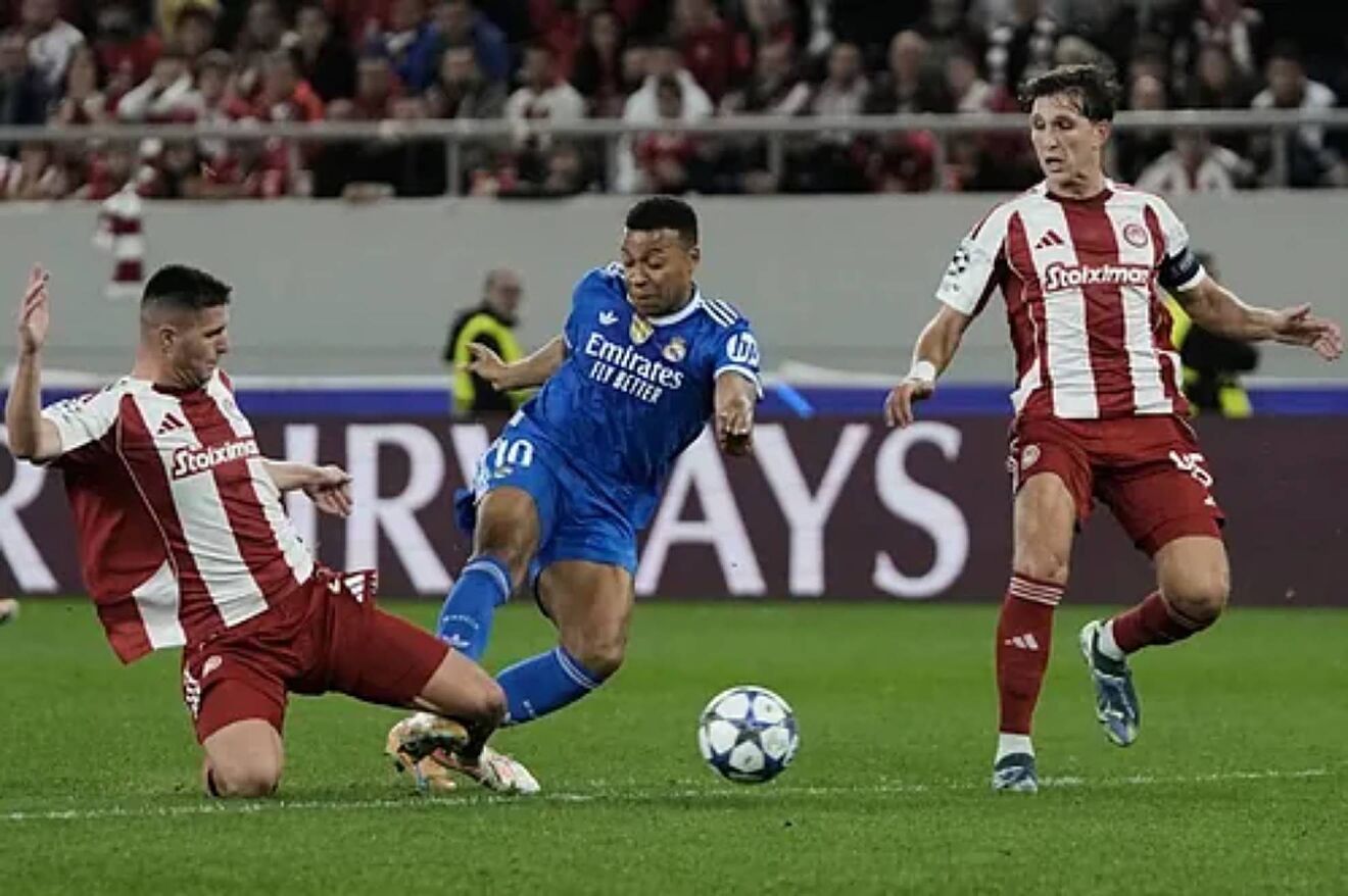 Real Madrid suffer but win in Athens with four goals from Mbappe | Marca
