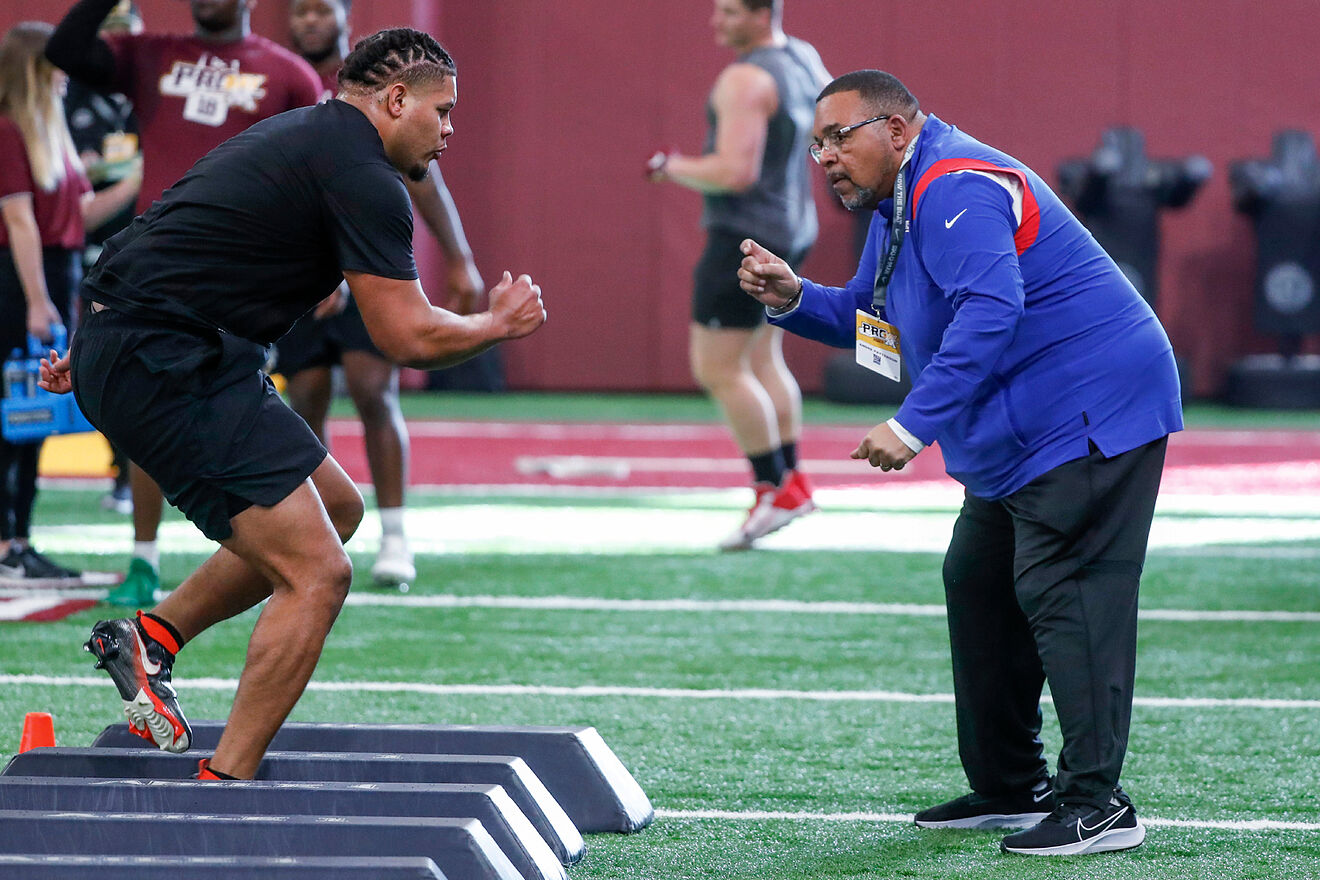 Veteran Giants coach Andre Patterson let go after battling prostate cancer through 2025 | Marca