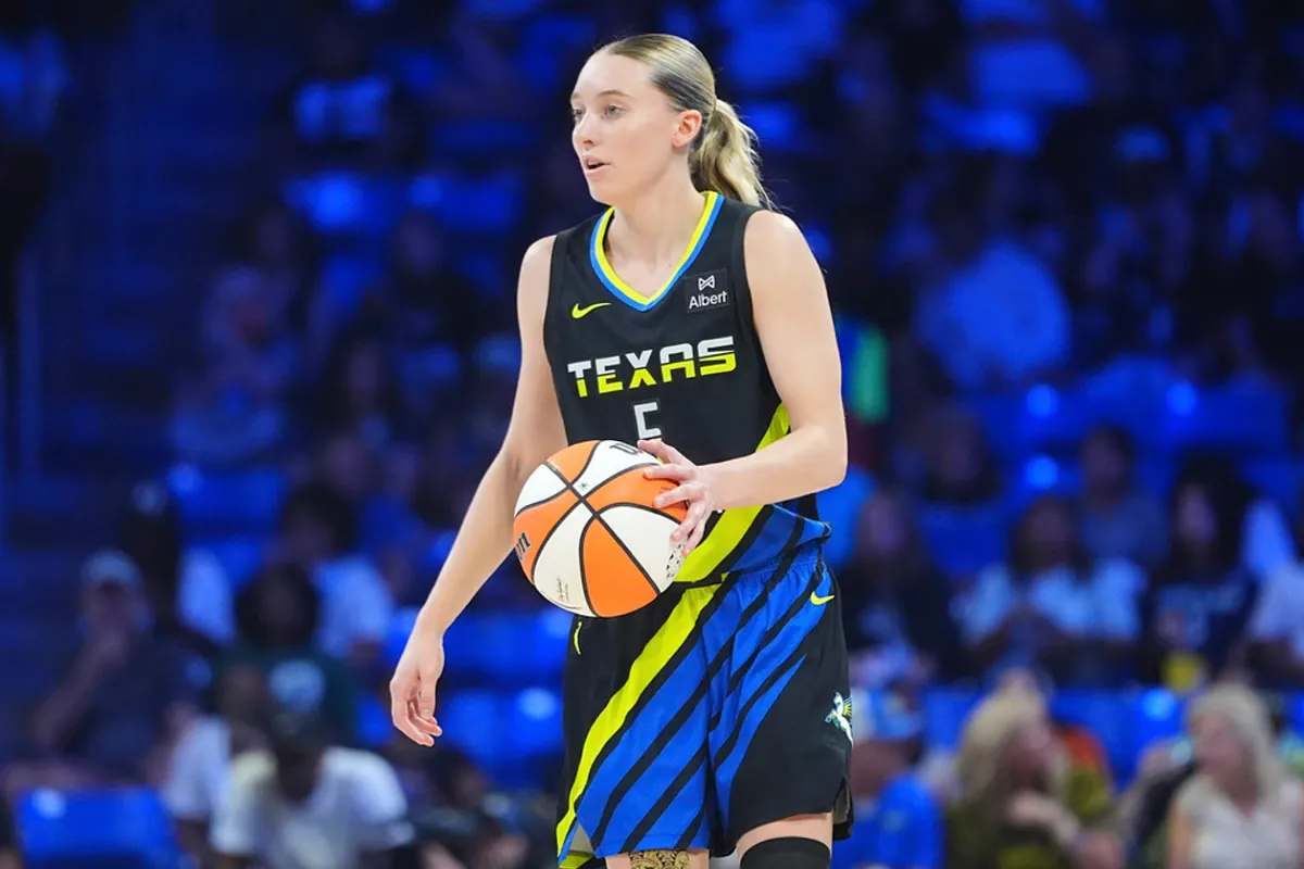 Paige Bueckers' rookie of the year, steals the spotlight at latest ...